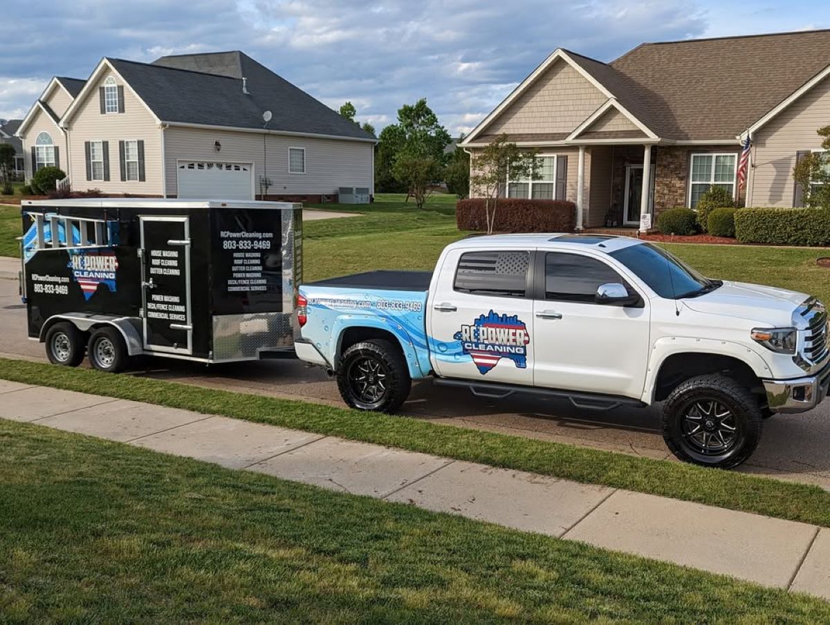 Top 7 Reasons to Hire a Local Pressure Washing Company Instead of DIY